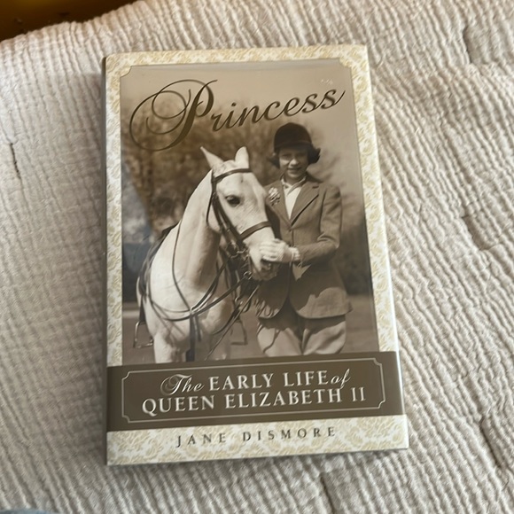 Other | Hardcover Book The Early Life Of Queen Elizabeth The Second By ...